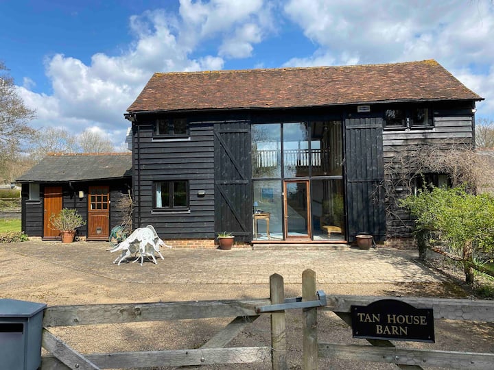 Stunning Barn Conversion In Quiet Rural Location - Sevenoaks