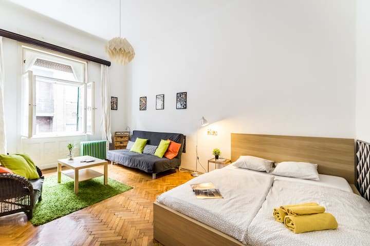 Bohemian Cozy Home In The Heart Of Budapest - Budapeste
