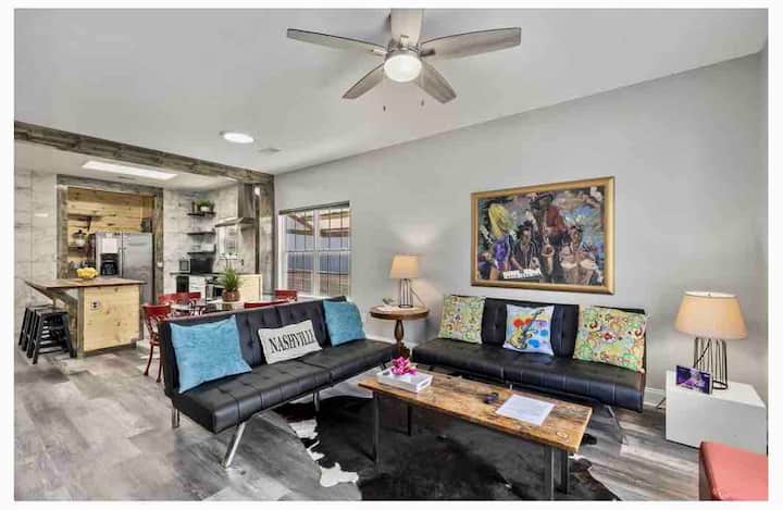 A Downtown Great Getaway! - Nashville, TN