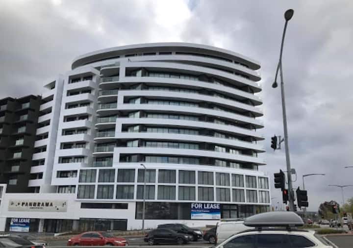 Hi, 
One Bedroom Apartment Good For 1p Or A Couple - Box Hill