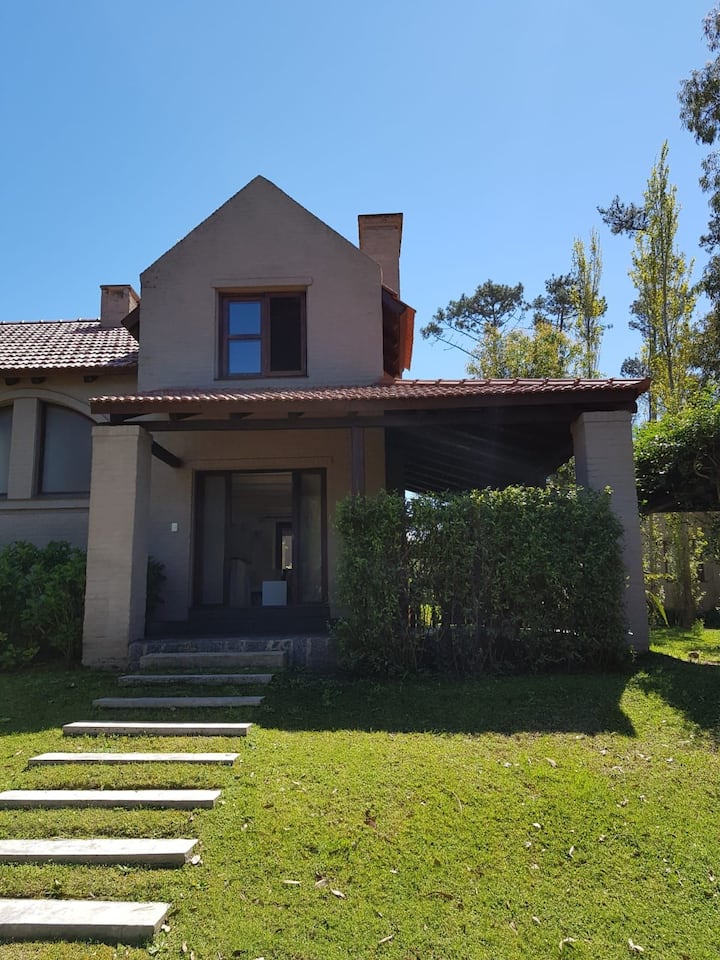 Alquilo Casa En Barrio Privado Pinares - Uruguay
