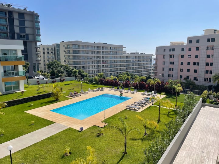 Pool View Apartment - Funchal