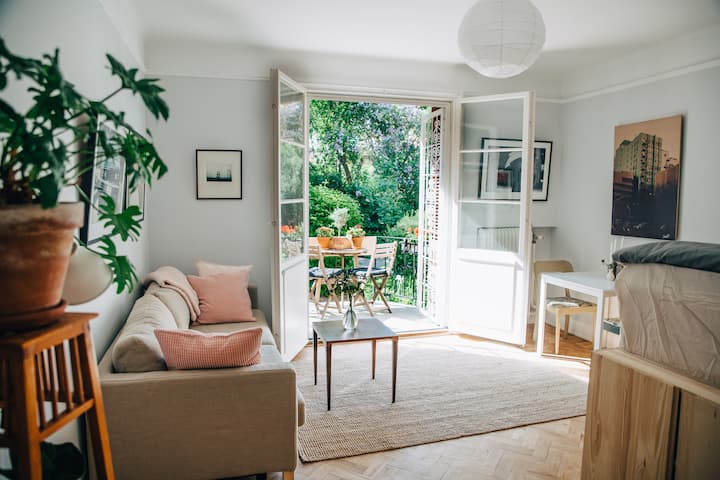 Central 1920s Studio W Terrace In A Garden Oasis - Stokholm