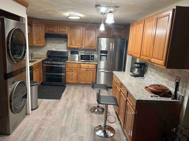 3 Bedroom Apartment Next To The Commuter Rail - MIT, Cambridge