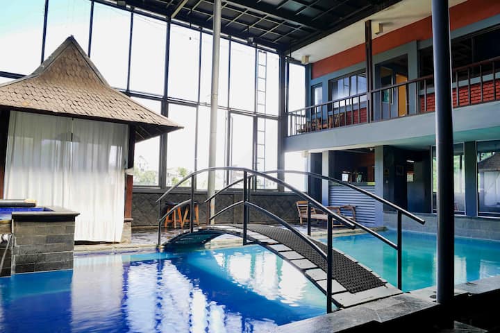 Pondok Sukamulus With Private Pool - Bandung