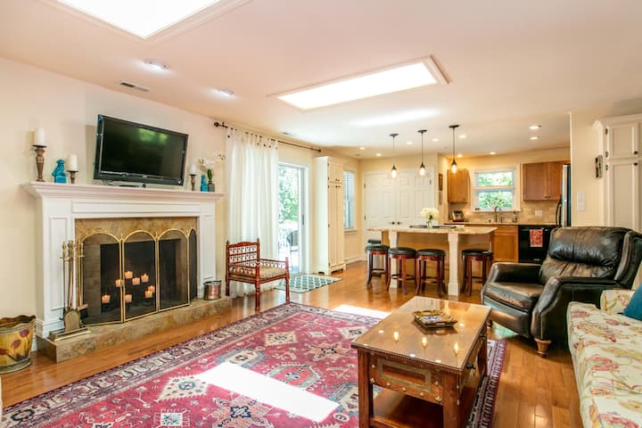 Azalea House (Country Setting Close To Town) - Hendersonville, NC