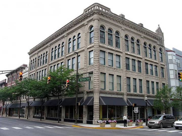 2br Downtown Condo | Historic Building | Monthly - Fort Wayne, IN