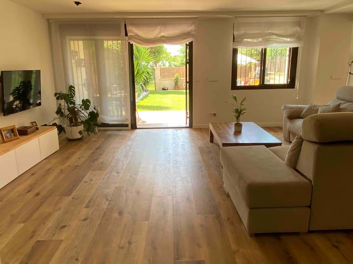 Adosado Premium En Urbanización. - Alicante