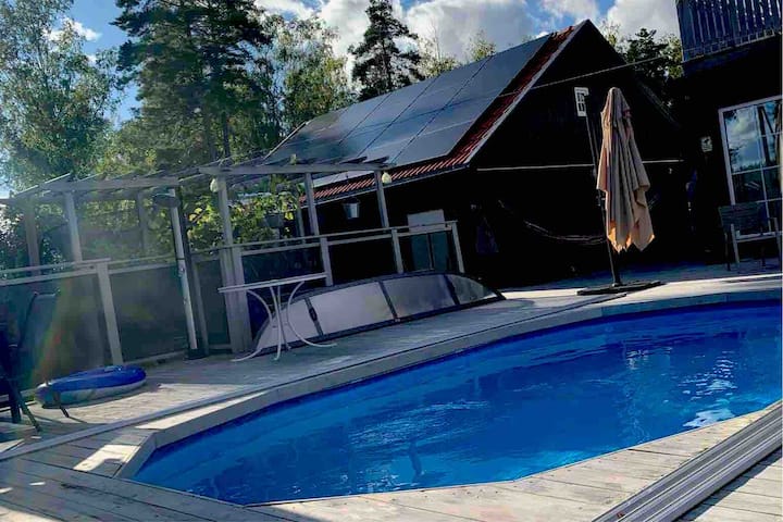 Loft Room Access To Pool - Bro