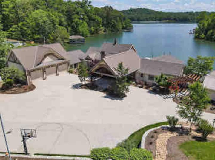Stunning Lakefront Home -Built Around 1800’s Cabin - Tellico Reservoir, TN