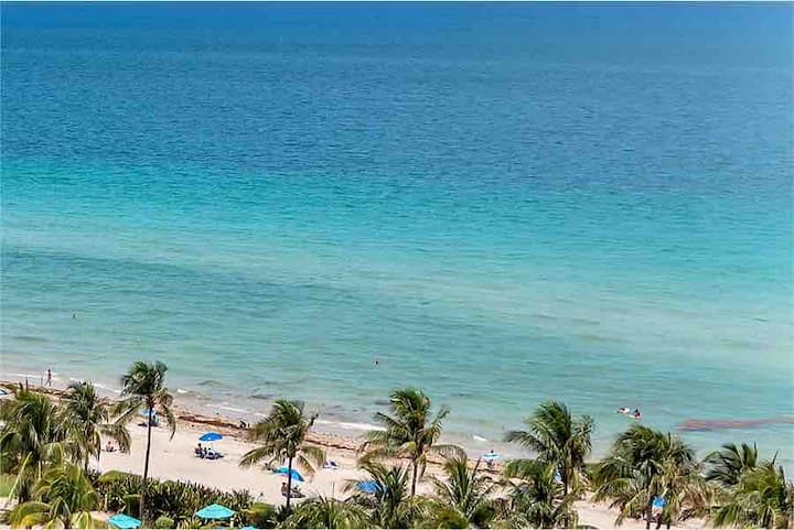 Beach Front 2/1.5 Luxuriously Renovated Space New! Rare Find ... - ハリウッド, FL
