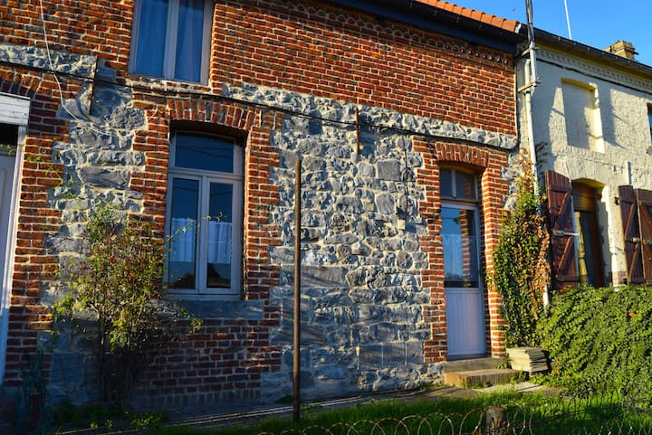 Studio Meublé Dans Maison De Pays - Aulnoye-Aymeries