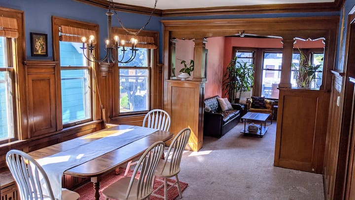 Spacious 2 Bedroom Flat In Heart Of Milwaukee - Milwaukee