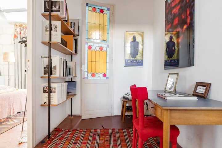 Vaste Maison Ensoleillée Avec Jardin Dans Le Centre - Arles, France