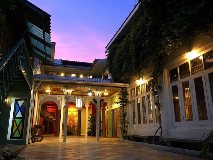 Artist House & Gallery - 5 Guest Suites For 17 Pax - Bangkok