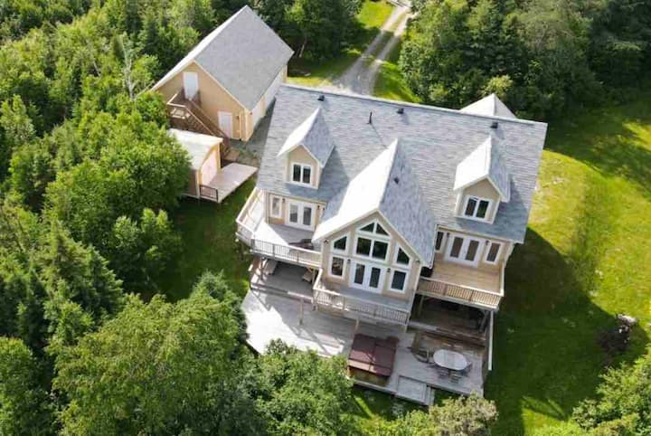Eagle View 5 Bedroom 6 Bath Chalet , Humber Valley - Pasadena