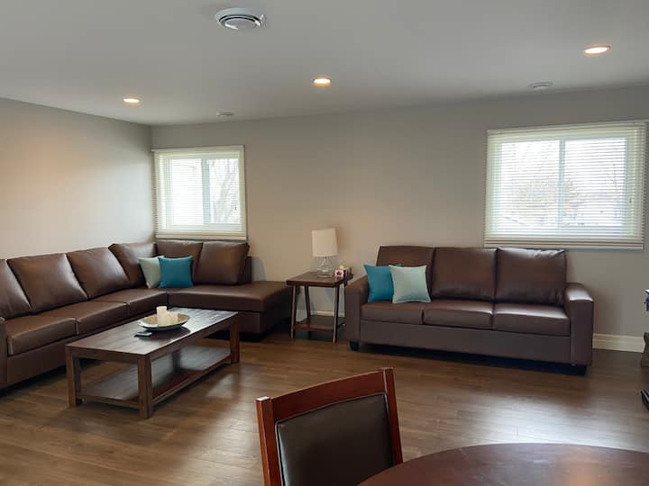 Izzy's Lookout - 2 Bedroom Lake House - Leamington