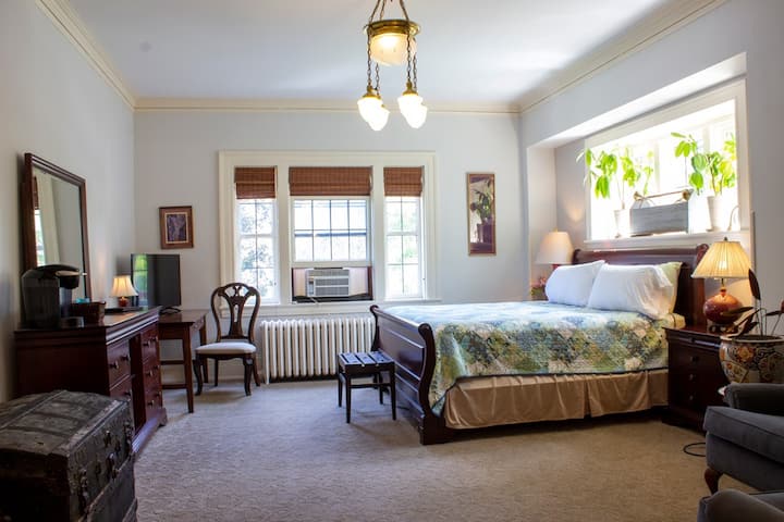 Grand Room In A Heritage Hill Home - Grand Rapids, MI