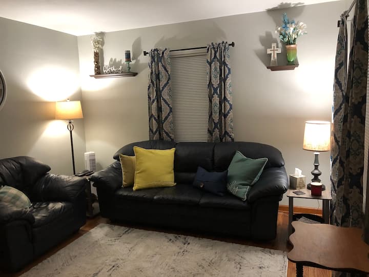 Cozy & Charming Speedway Home Near Dowtown Indy - Indianapolis