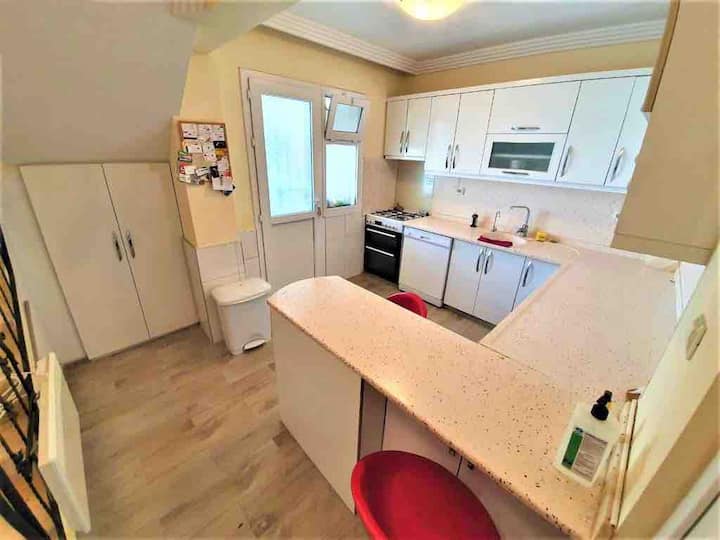 Di̇di̇mde Deni̇ze 200 Metre ÖZel Havuzlu Full Kli̇mali - Didim