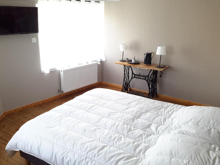 Chambre Au Bord Du Canal De La Somme - Albert