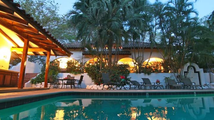 Elegante Villa De Dos Pisos, Casa Fandango, Playa Tamarindo Y Play Langosta - Tamarindo
