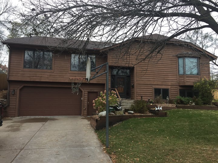 Entire House 10 Minutes From Downtown Minneapolis - Maple Grove, MN
