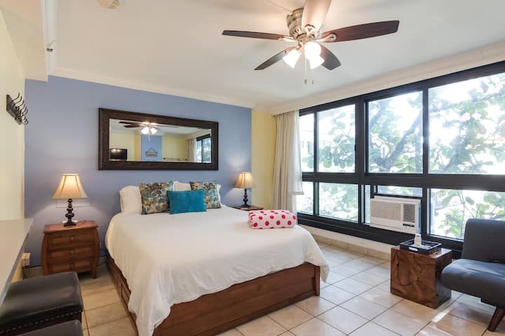 Modern Studio Across The Street From Waikiki Beach - Honolulu
