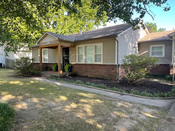 Centrally Located Home In Midtown- 4930 - Tulsa Zoo, Tulsa