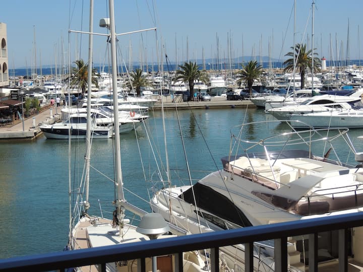 Studio Port D’hyères , Vue Mer, Climatisé. - Hyères