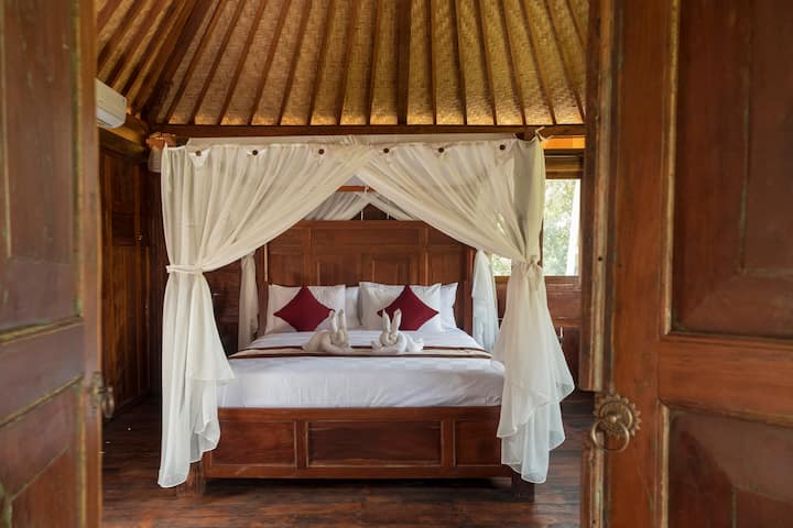 Beautiful Wood Hut In Rice Field Near Ubud Center - Ubud