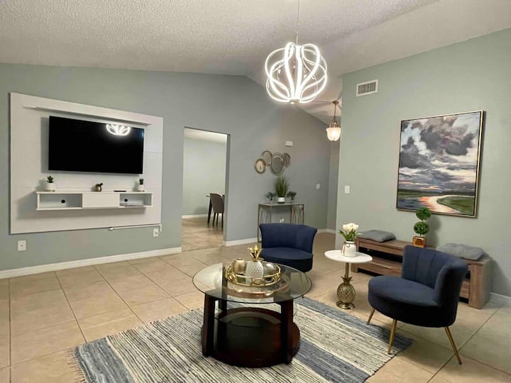 4 Bedrooms, Safe & Quiet Neighborhood Home - Lakeland, FL