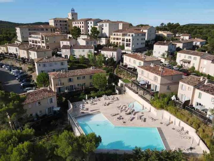 Maison Au Calme Dans Domaine Exceptionnel - Sénas