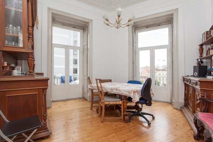 Central Room Private Balcony For Young Travelers3 - Lisbon