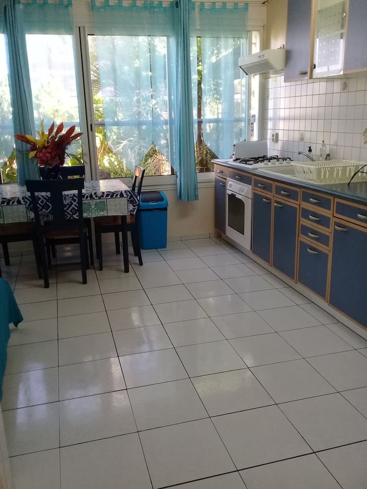 Meublés Avec Deux Chambres  Terrasse Et  Piscine - Réunion