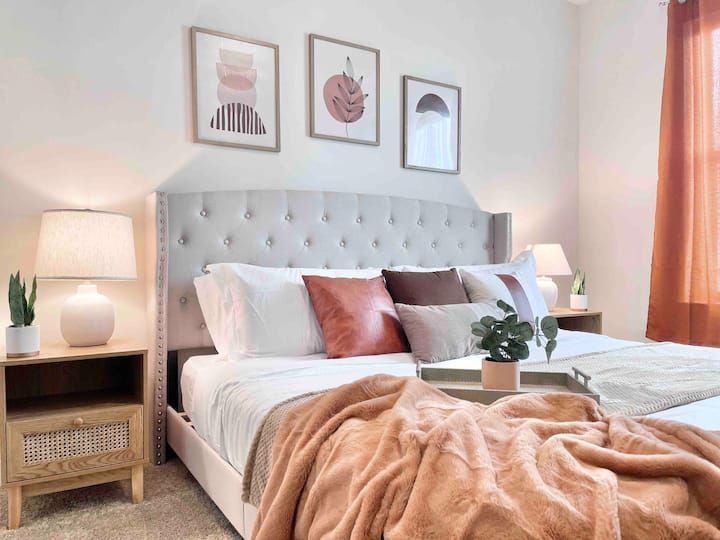 West Village/ Dallas 2br Prime Location Walkable - Dallas, TX