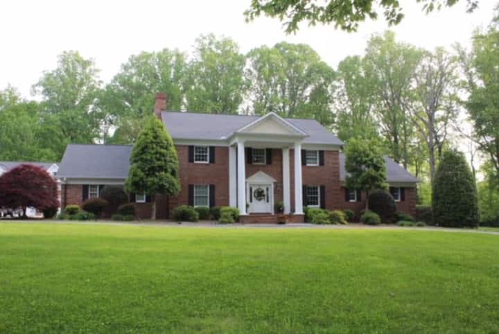 Country Luxury 4 Br 4ba - Thomasville, NC