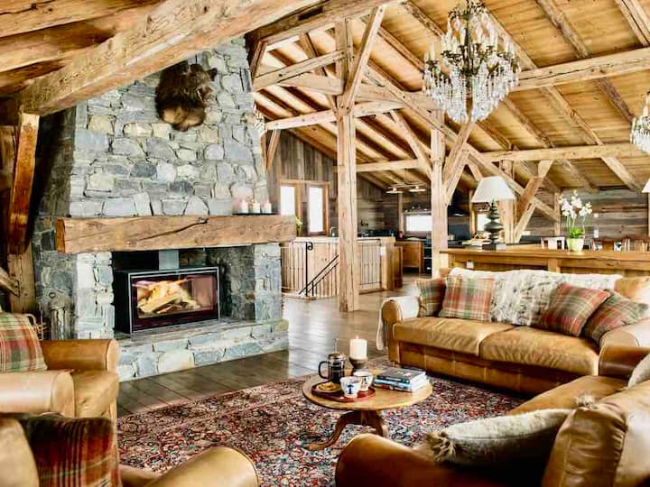 Thendia Lodge, Mont Blanc View - Courmayeur