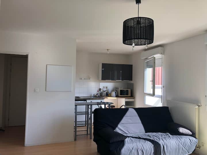 Beauregard, Studio Meublé Lumineux - Saint-Grégoire