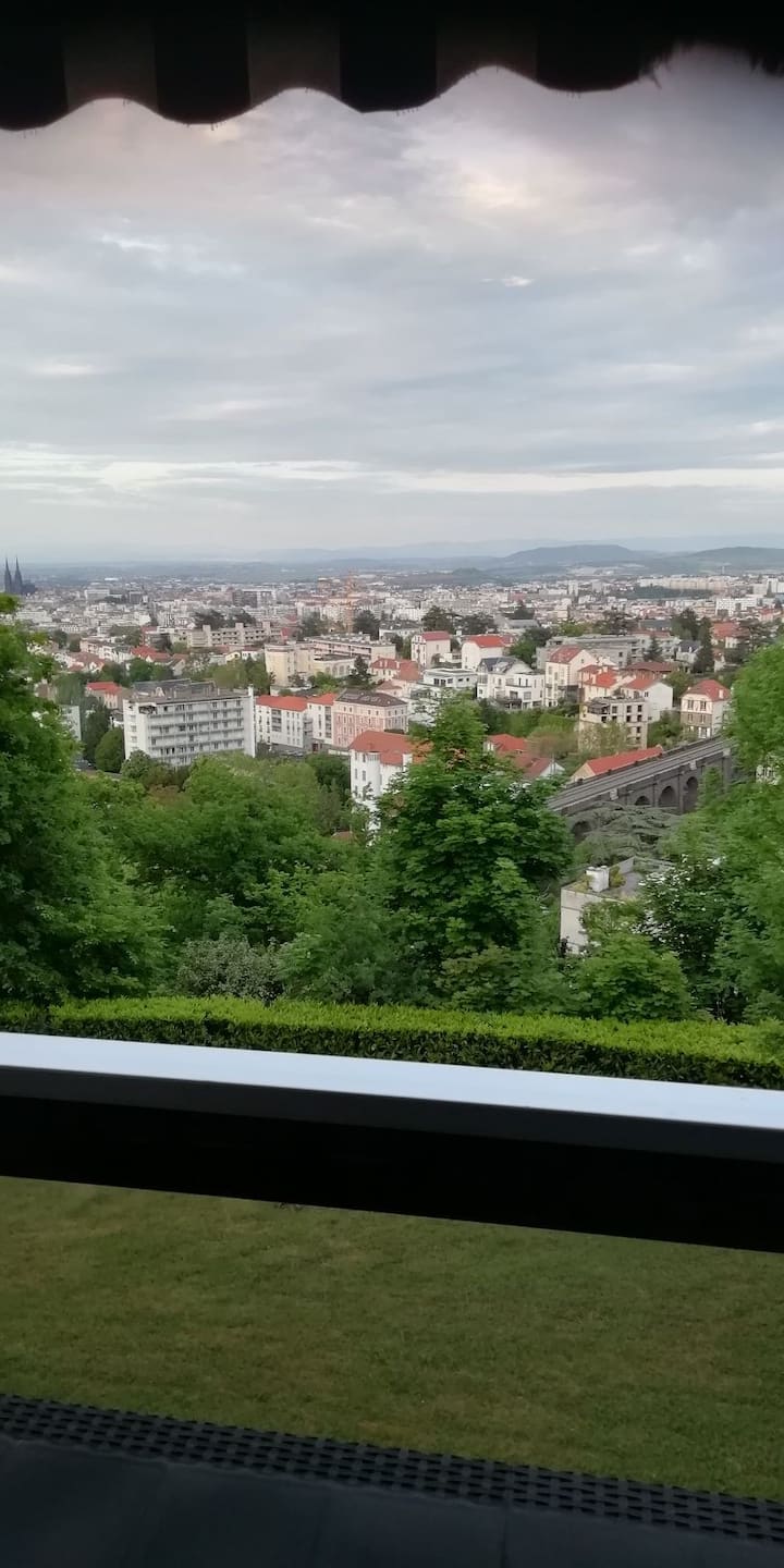 Chambre Privée Dans Appartement Vue Panoramique - Aydat