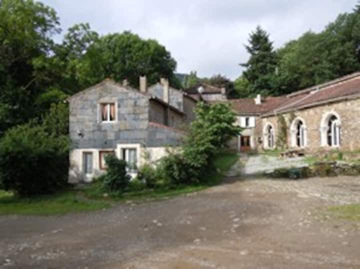 Maison Dans Un Corps De Ferme En Activité - Saint-Pons-de-Thomières