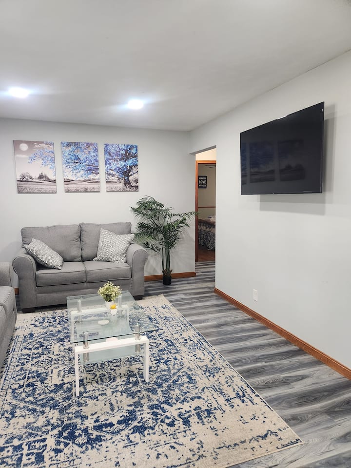 Luxury 3 Bedroom Home 7 Mins Away Ky Fair Expo - Louisville, KY