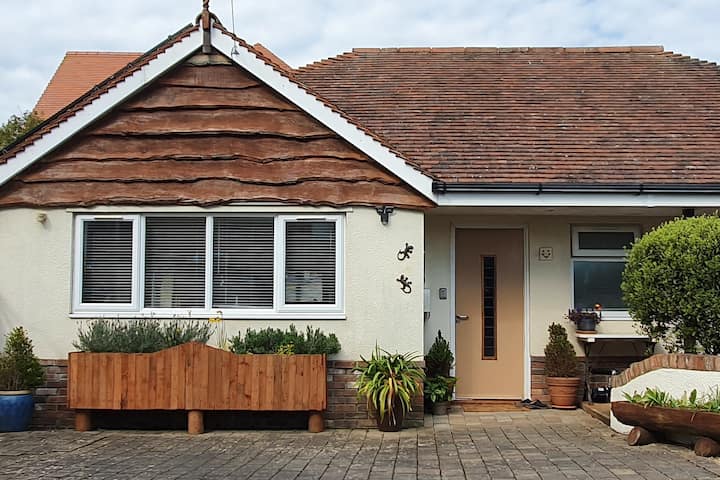 Marissa,
Self Contained 2 Bedroom Bungalow. - Exmouth