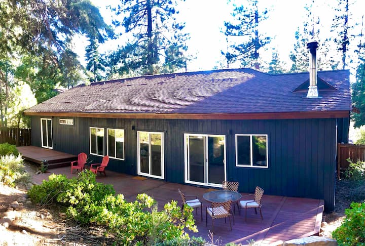 Elevated Elegance. Modern Spacious Family Home - Truckee, CA