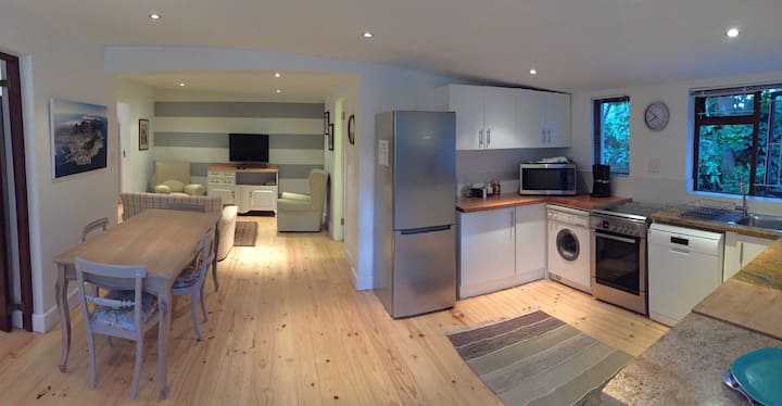 Charming Cottage With Pool In Central Constantia - Le Cap