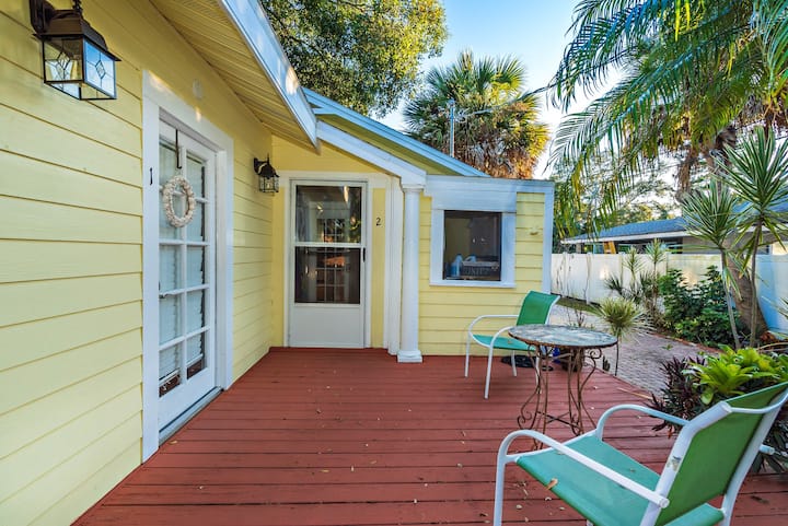 1. Bahia Bungalow Near Downtown, Lido & Siesta Key - Sarasota, FL