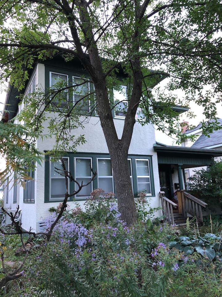 Upper Duplex In The Heart Of Uptown - Edina, MN