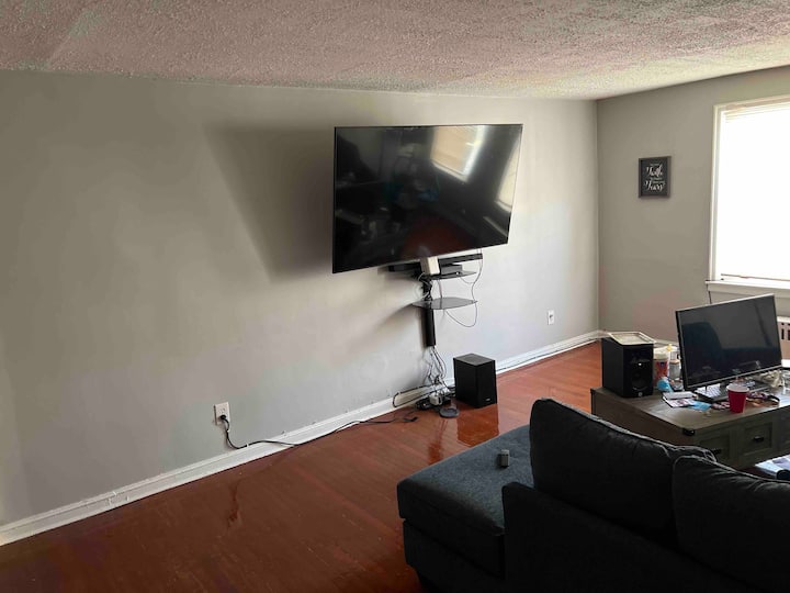Lovely 1-bedroom With Separated Living Room Space - Livingston, NJ