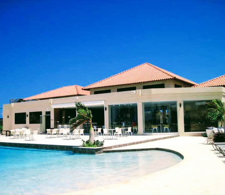 Gold Coast 2 Bdr/2 Ba Sheba Vacations. Discounted - アルバ