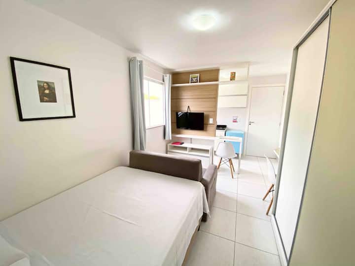 Studio Itália/ Estacionamento/ótima Localização - Curitiba